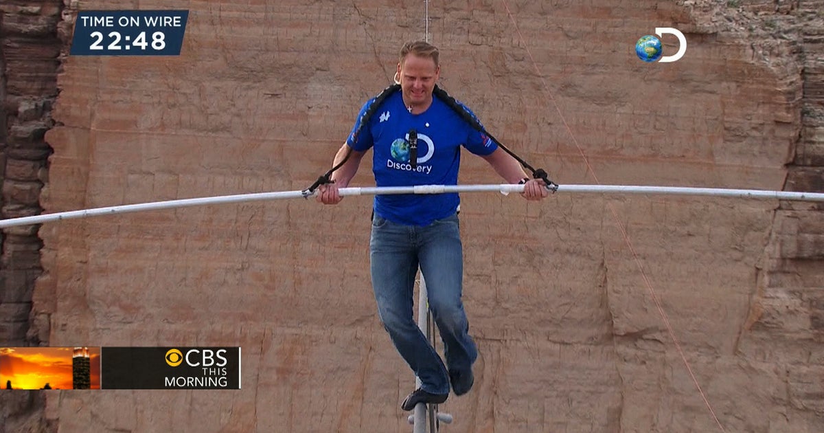 Nik Wallenda tightrope walks across Colo. River gorge - CBS News