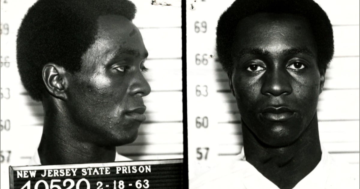 The hunt for Mr. Wright - CBS News