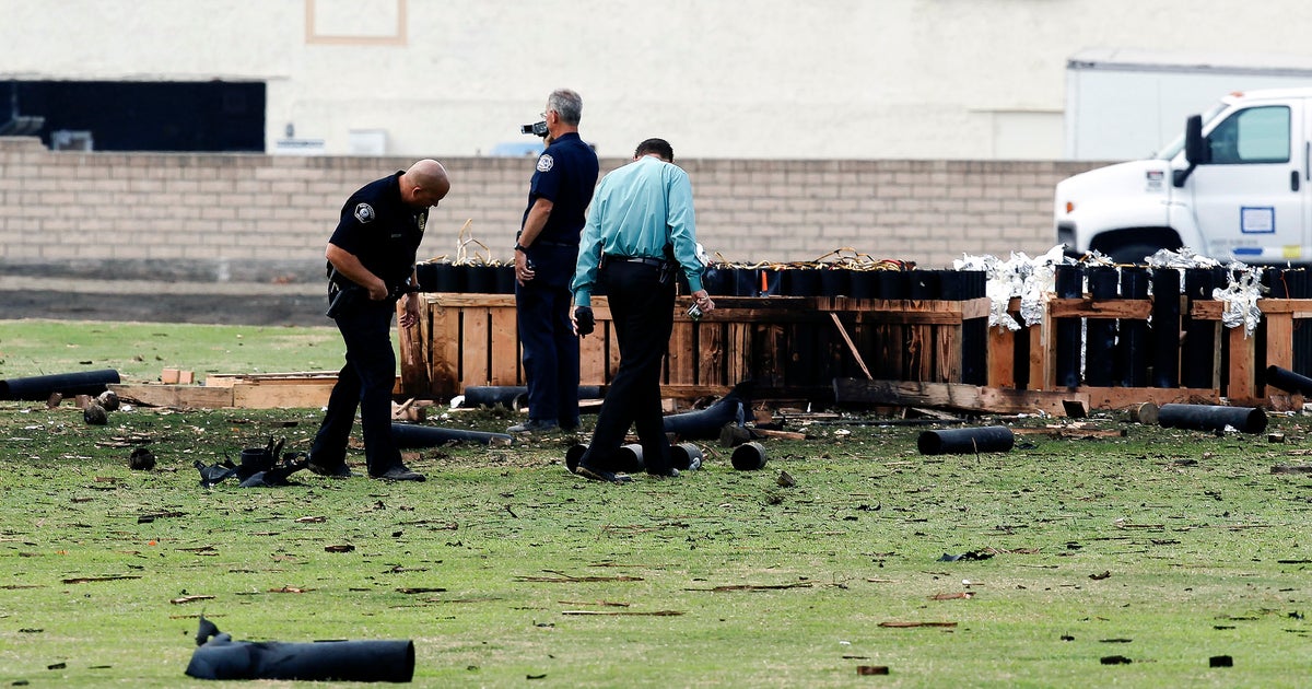 Calif. fireworks accident injures 39 - CBS News