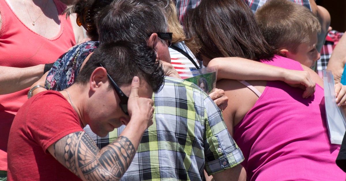 Bells chime to honor runaway oil train victims - CBS News