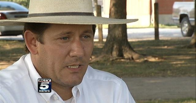 Rodeo clown banned over Obama bit receiving death threats - CBS News