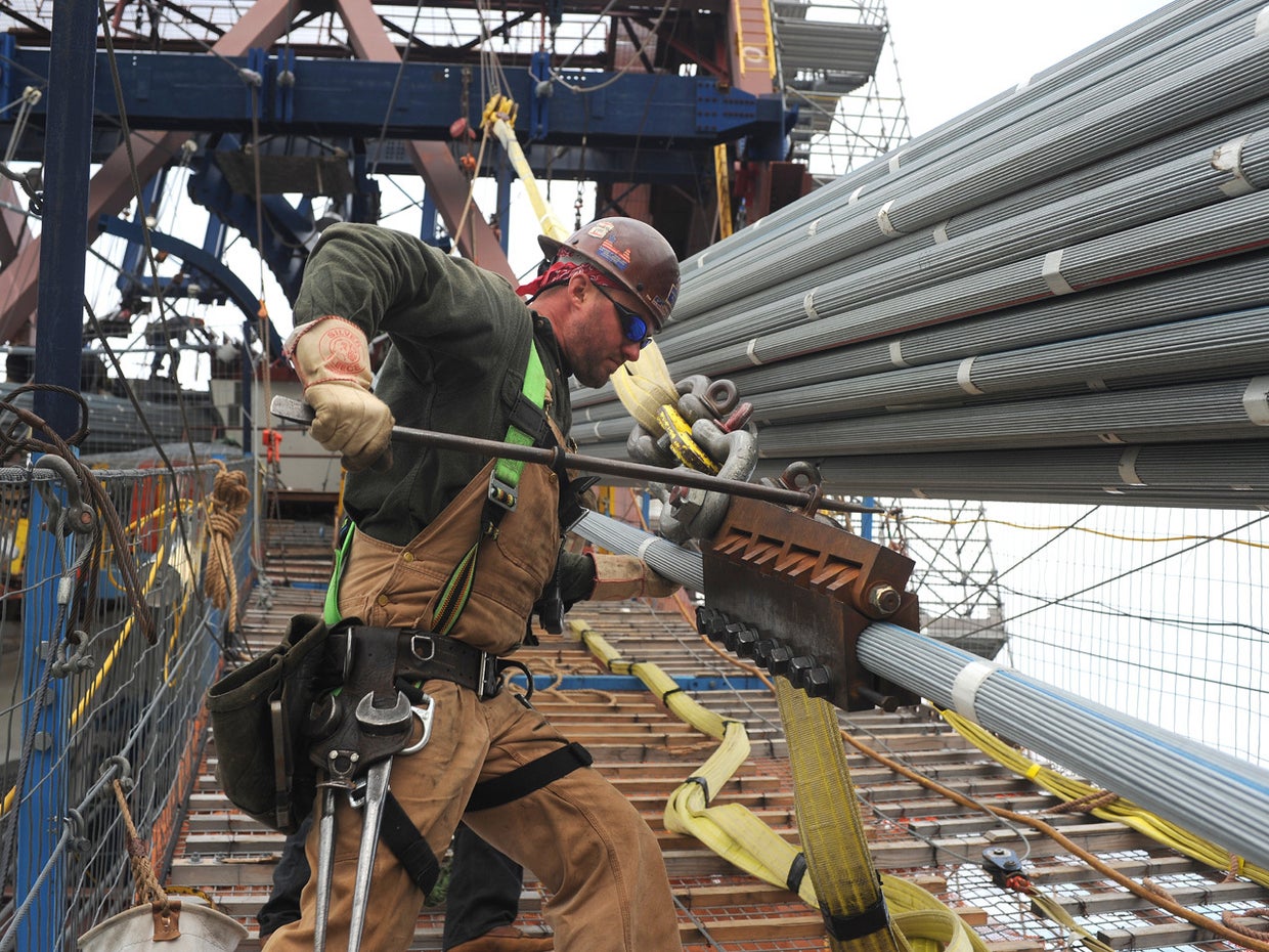 Photographing the labor of bridge builders