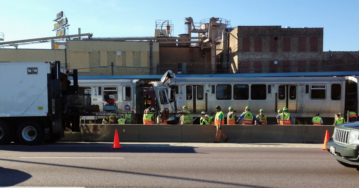 Nobody at controls in Chicago train crash, dozens injured - CBS News