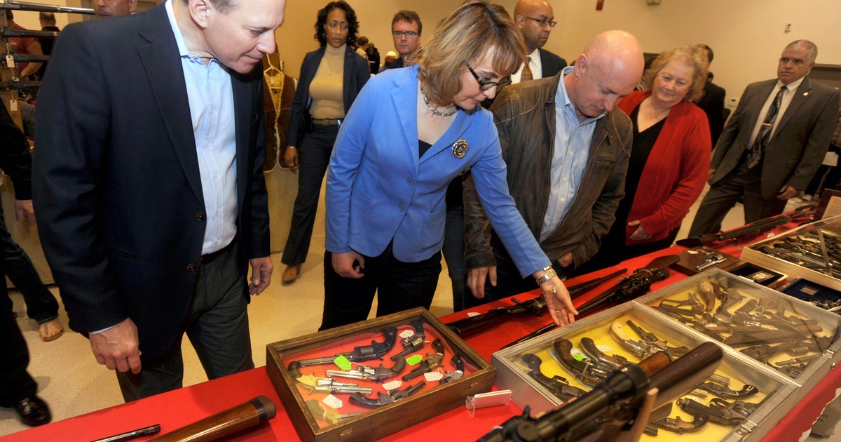 Gabby Giffords attends N.Y. gun show - CBS News