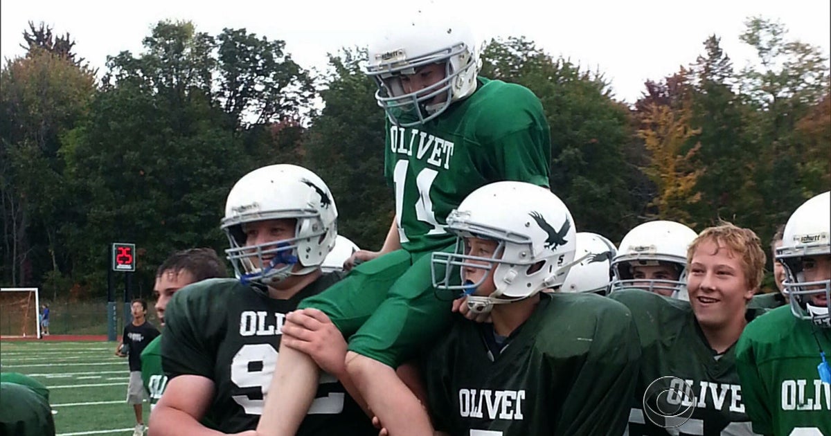 Middle school football team's life-changing play - CBS News