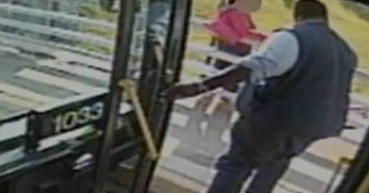 Video catches Buffalo bus driver saving apparently suicidal woman - CBS ...