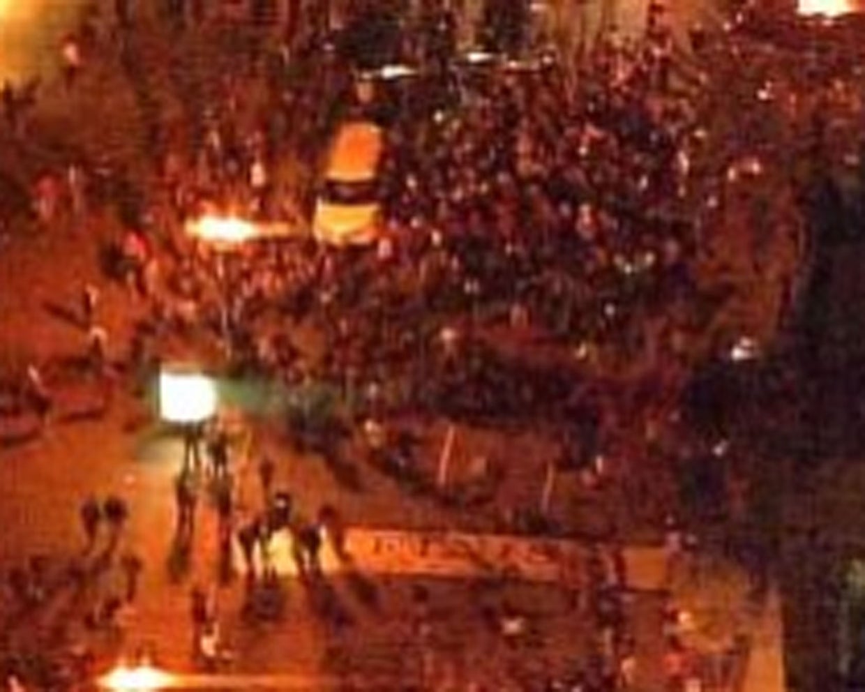 Boston Red Sox fans play it cool, scattered arrests in city, more on ...