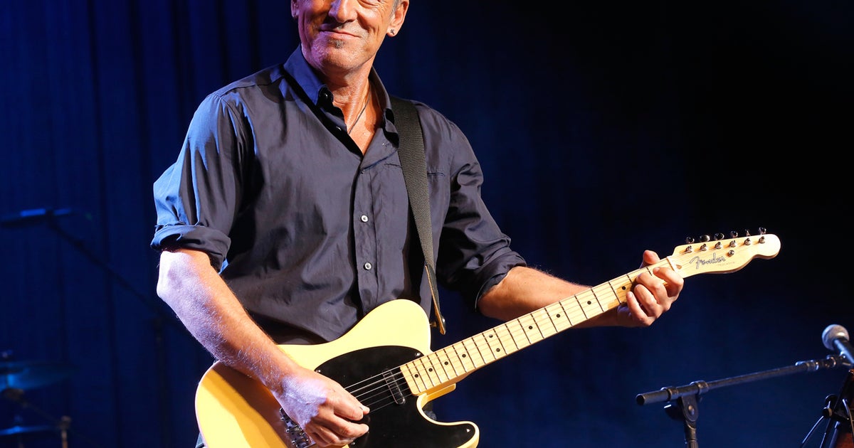 Bruce Springsteen, Roger Waters play for wounded soldiers - CBS News