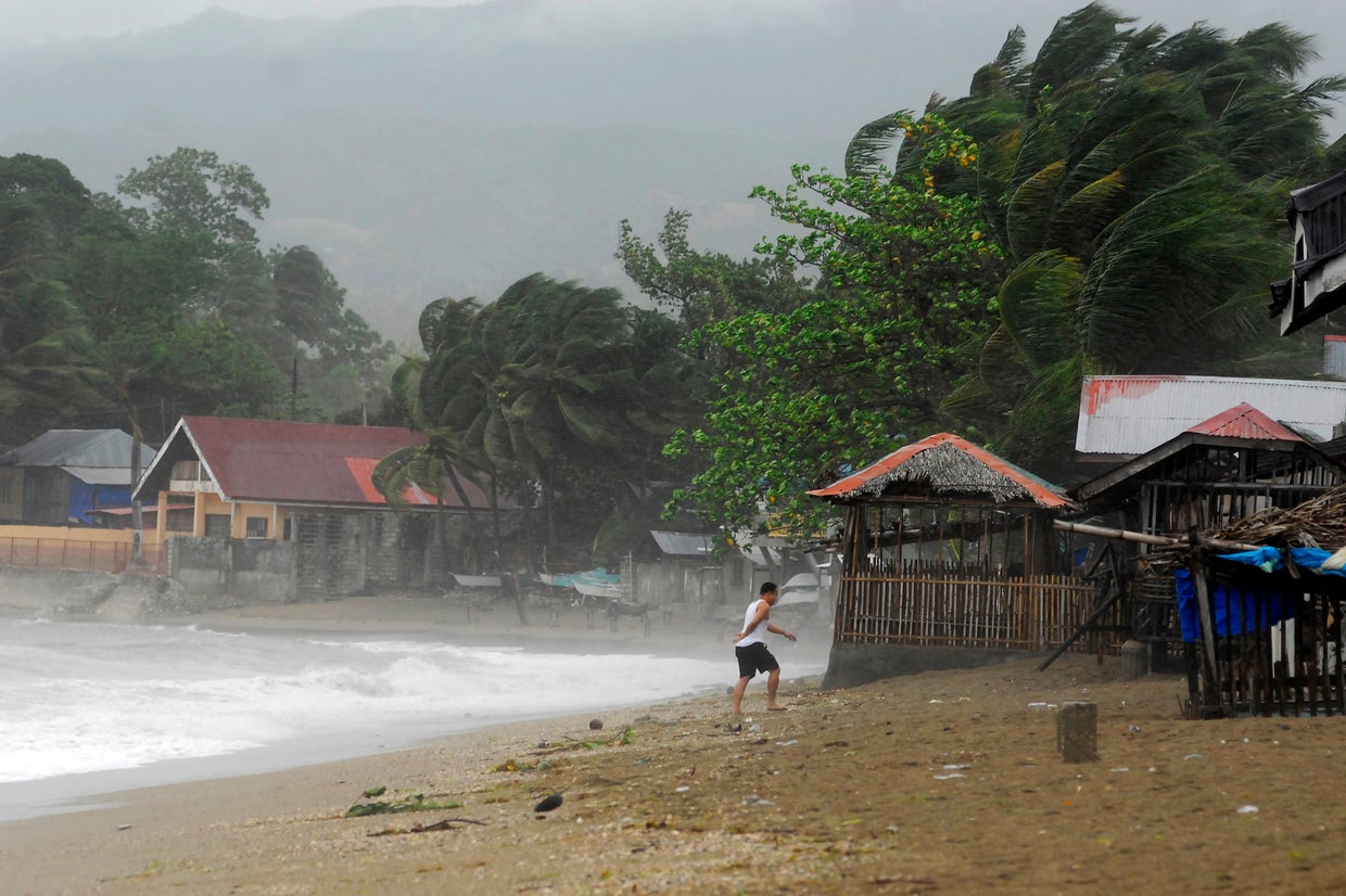 Powerful typhoon slams Philippines
