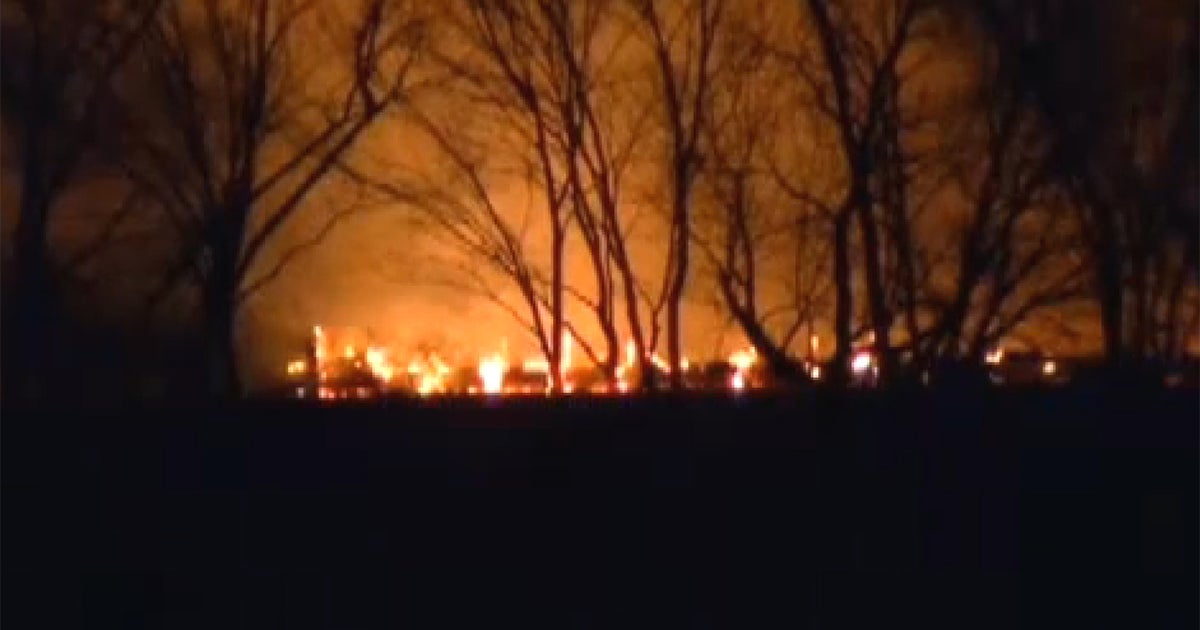 Missouri gas pipeline ruptures, explodes - CBS News