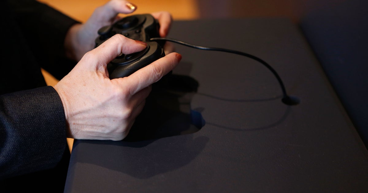 Computer games give seniors balance benefits, study shows - CBS News