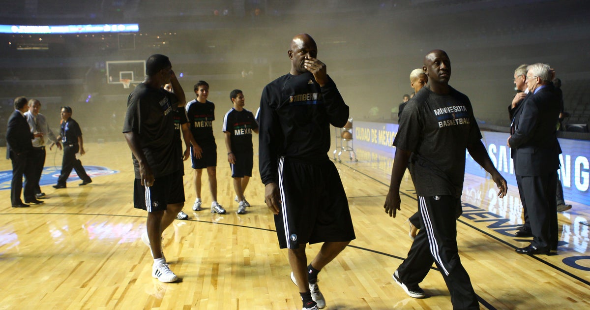 Smoke pours into Mexico City arena forcing San Antonio Spurs, Minnesota ...