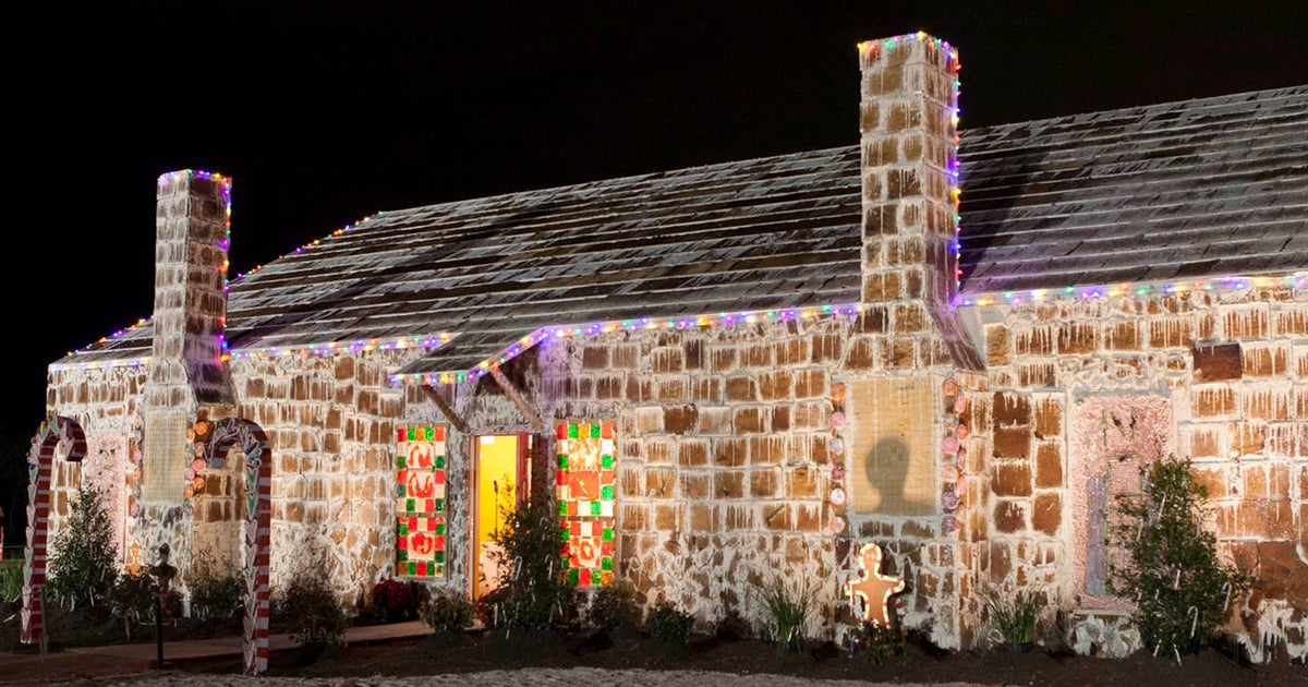 21-foot high gingerbread house in Texas sets world record - CBS News