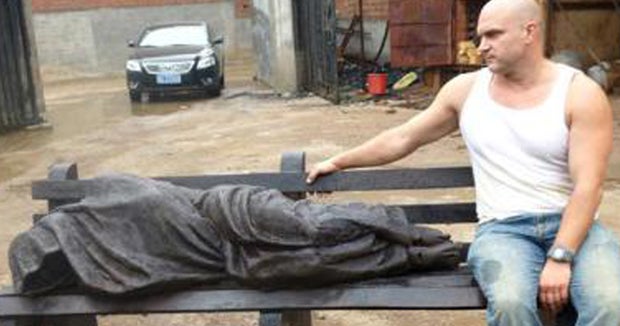 Controversial "Homeless Jesus" statue finds sanctuary - CBS News