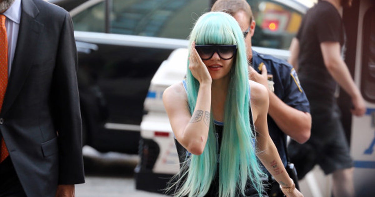 Amanda Bynes' "bong-toss" case on track to be dismissed - CBS News