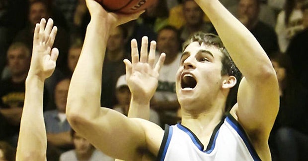 Austin Hatch, 2-time plane crash survivor, scores in hoops comeback ...