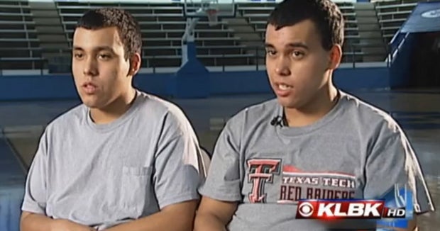 Autistic twins take to the court, and lead team to win - CBS News