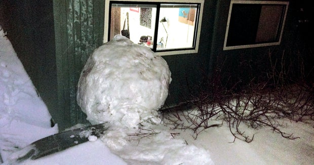 Runaway snowball slams into Reed College dorm in Portland, Oregon - CBS ...