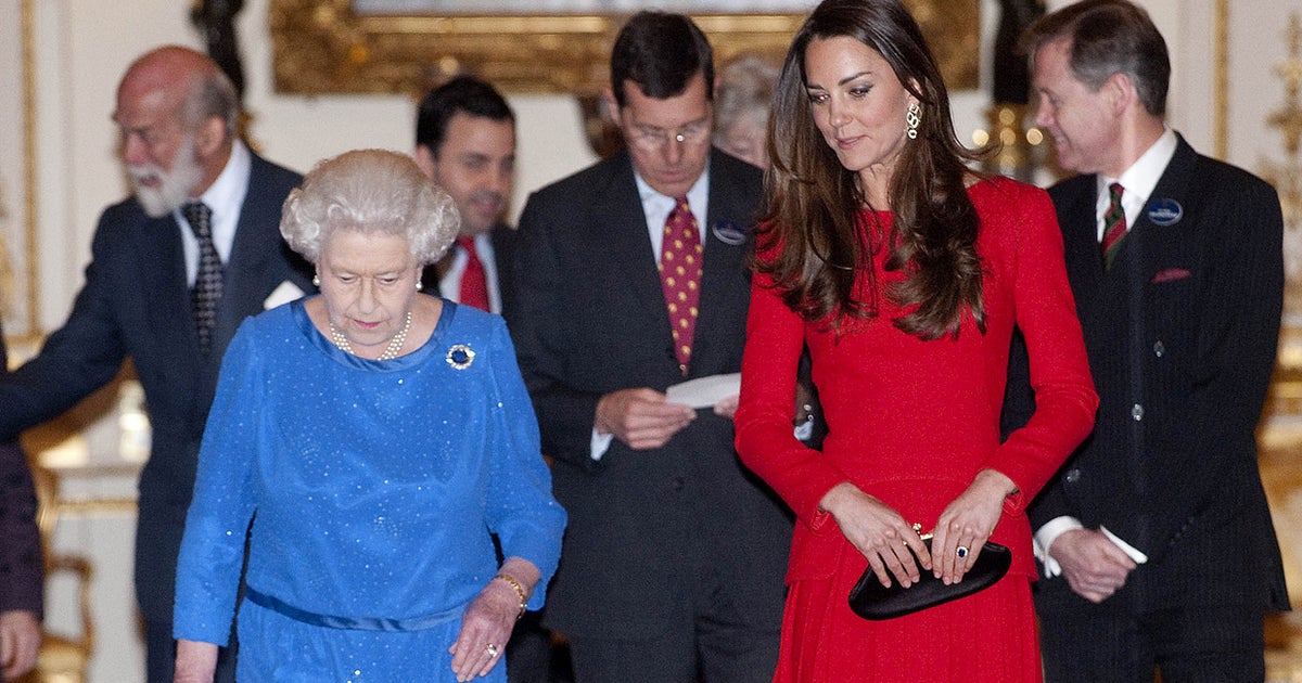 New portrait unveiled for British queen's birthday - CBS News