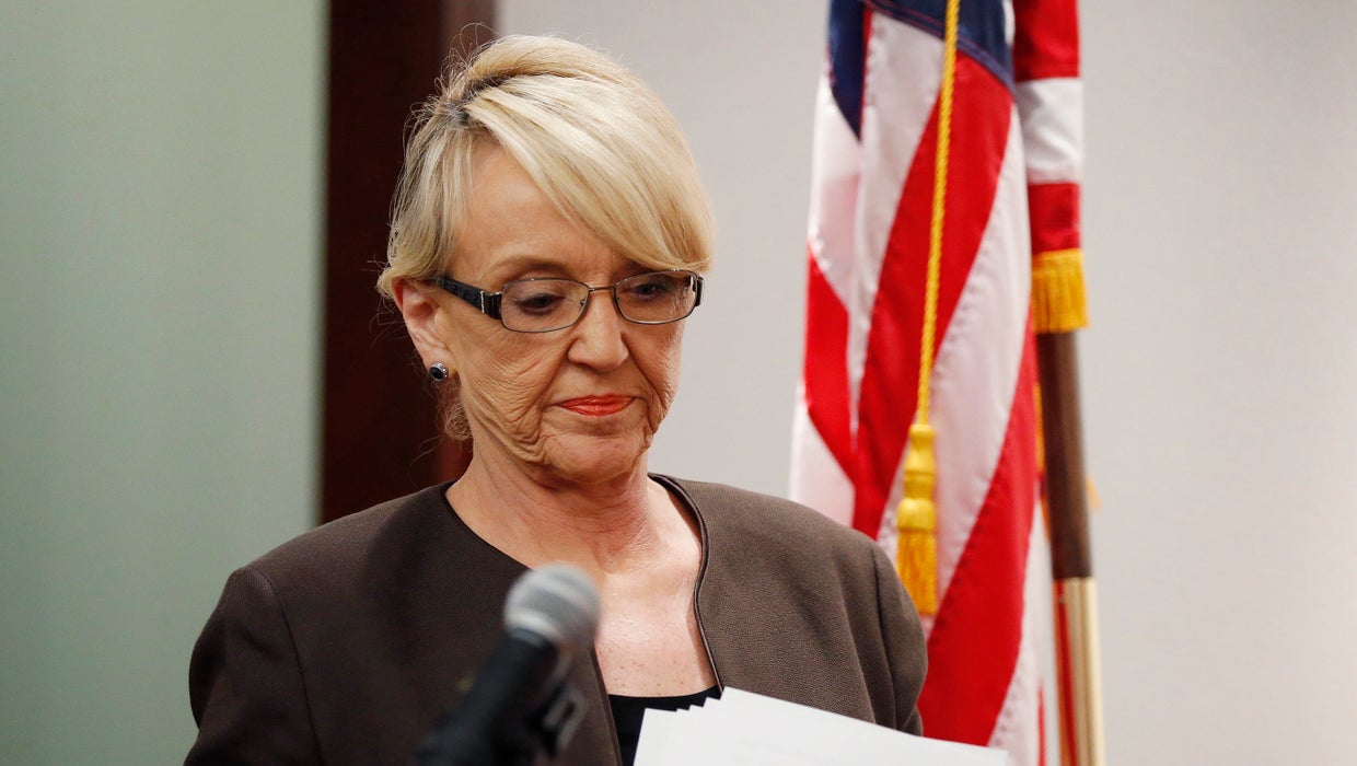 Arizona governor vetoes controversial bill - CBS News
