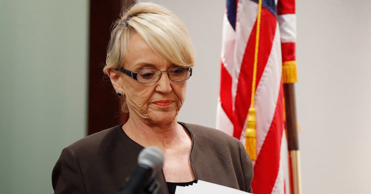 Arizona governor vetoes controversial bill - CBS News