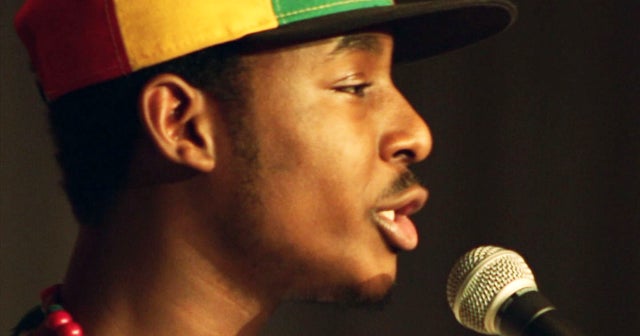 Young Chicago poet gives voice to his community - CBS News