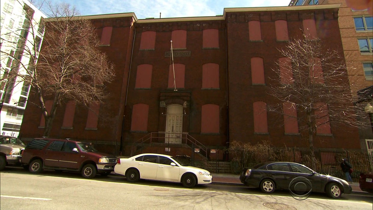 Empty government buildings cost taxpayers more than $1 billion - CBS News