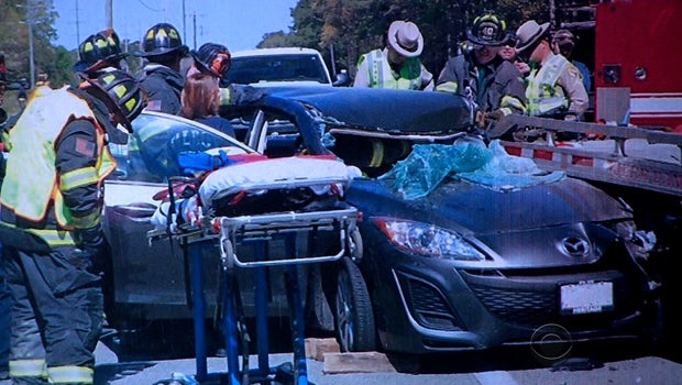 Scaring young drivers into putting down their cell phones - CBS News