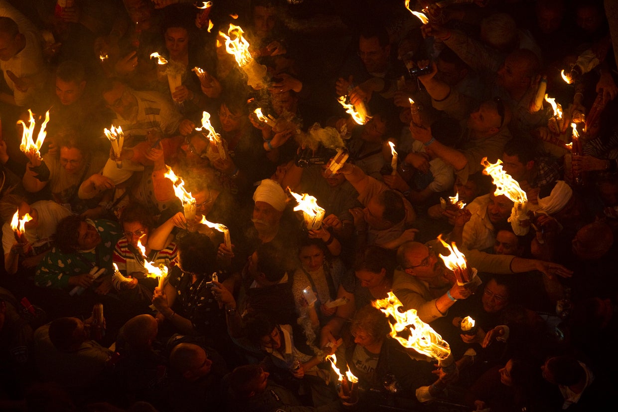 Thousands attend holy fire ceremony