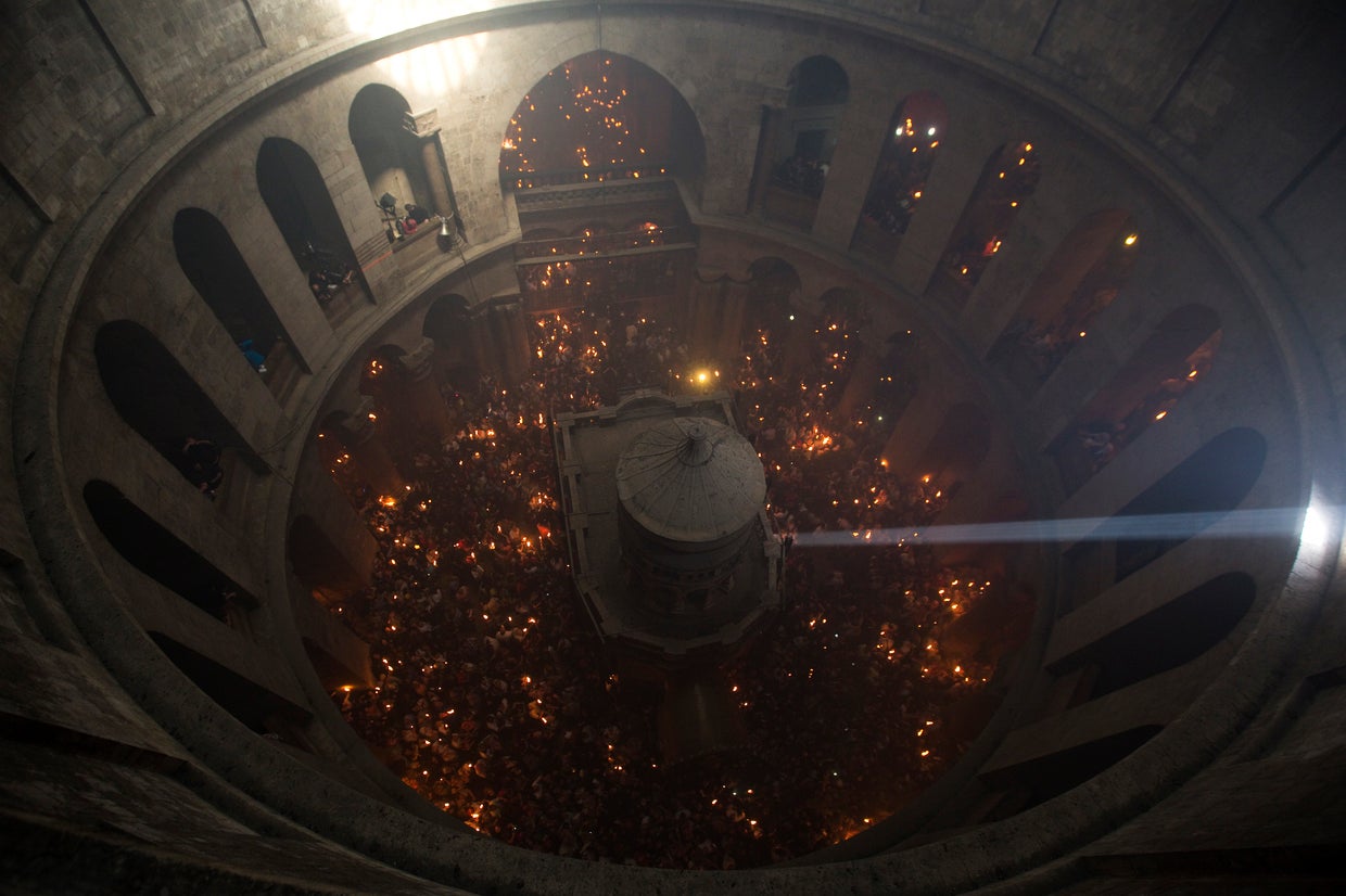 Thousands attend holy fire ceremony