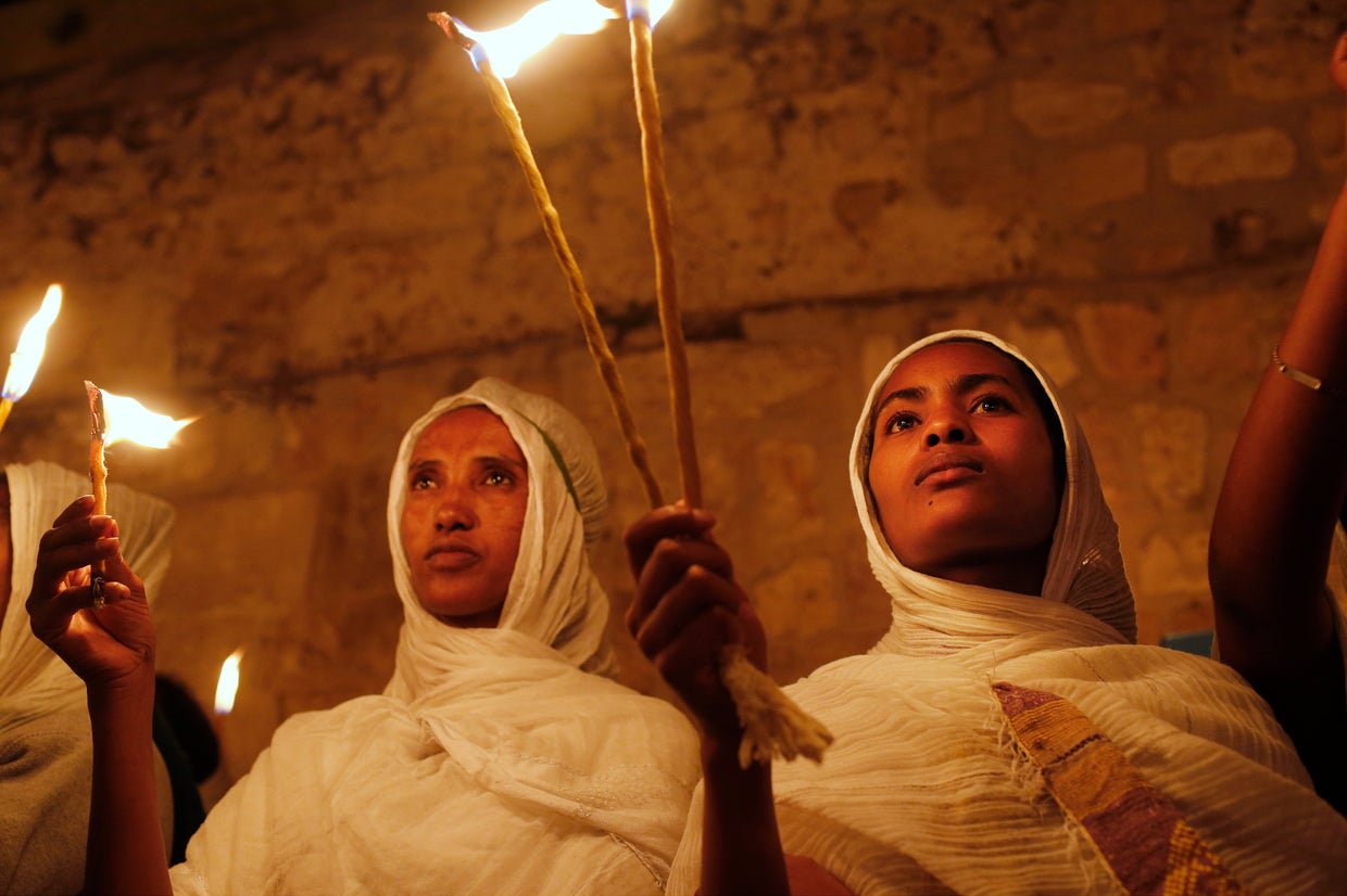 Thousands attend holy fire ceremony