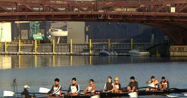 For Chicago rowers, path to better life begins at river's edge - CBS News