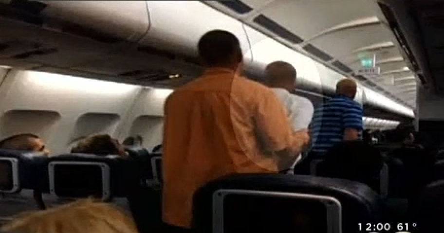 Us Air Passenger Accused Of Groping Women Forces Plane To Turn Around