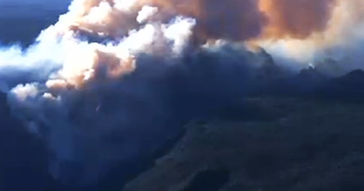 Arizona wildfire forces evacuations as hundreds of firefighters arrive ...