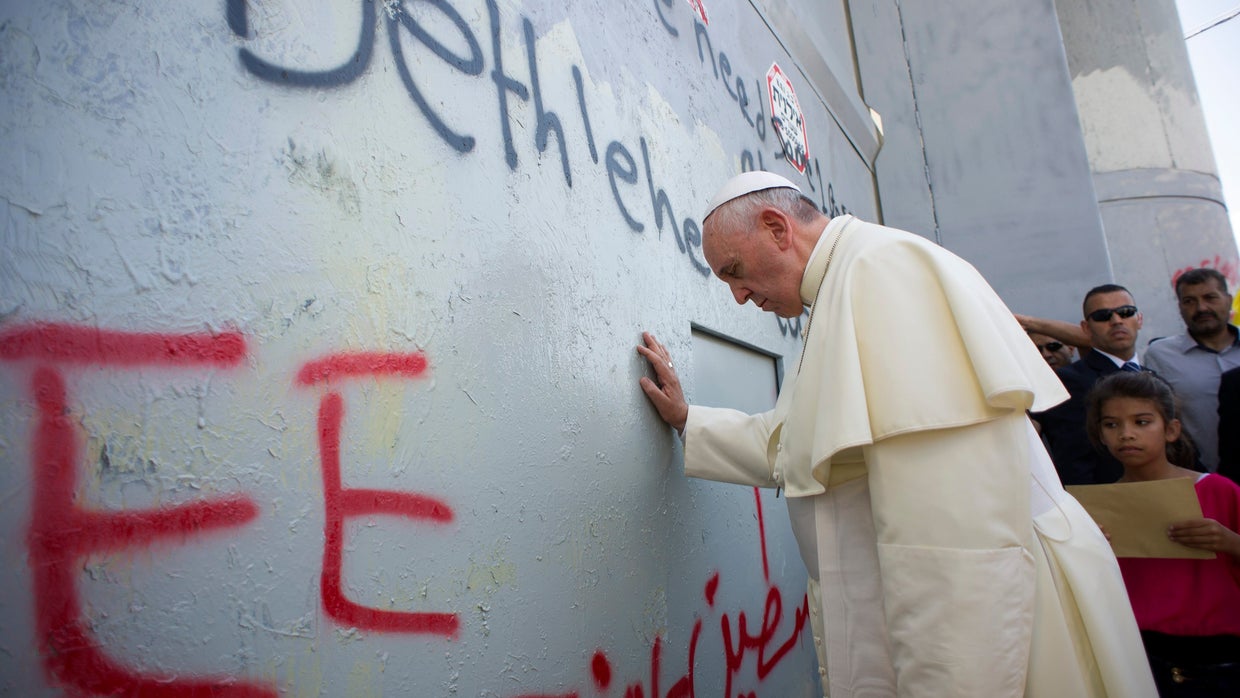 Vatican offers free haircuts, shaves and showers to Rome's homeless ...