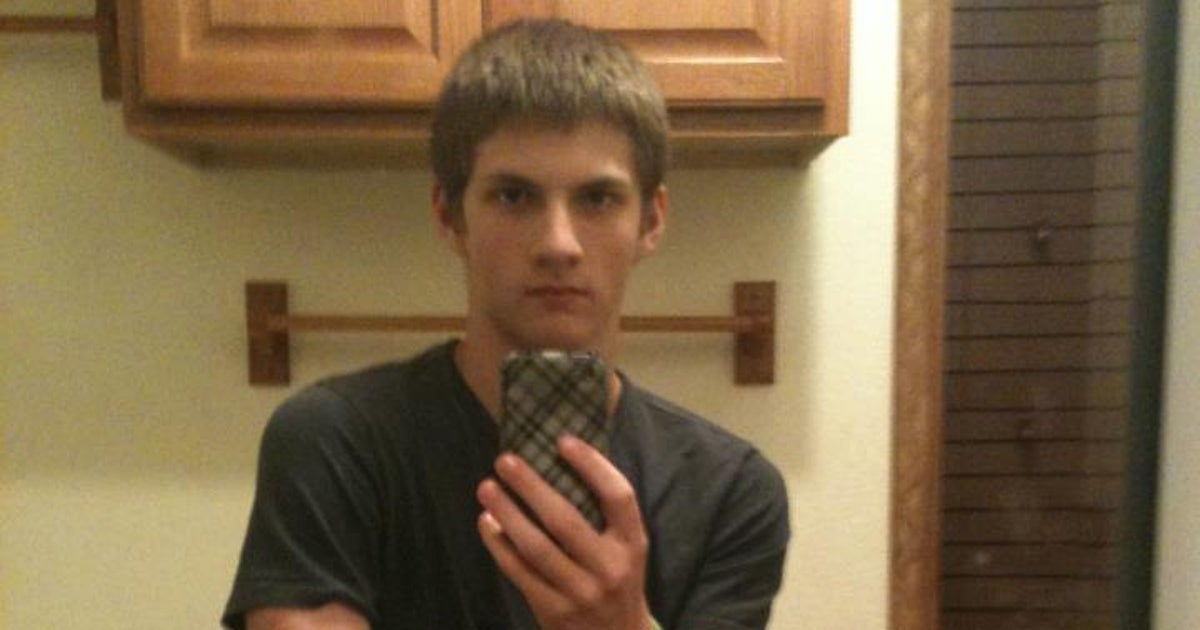 Parents of gunman in Oregon school shooting apologize - CBS News