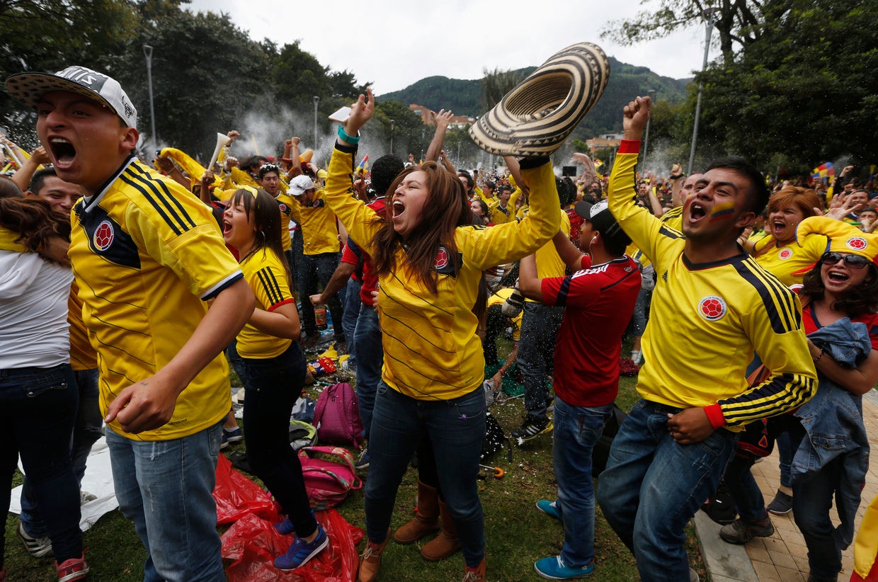 Fans worldwide watch World Cup
