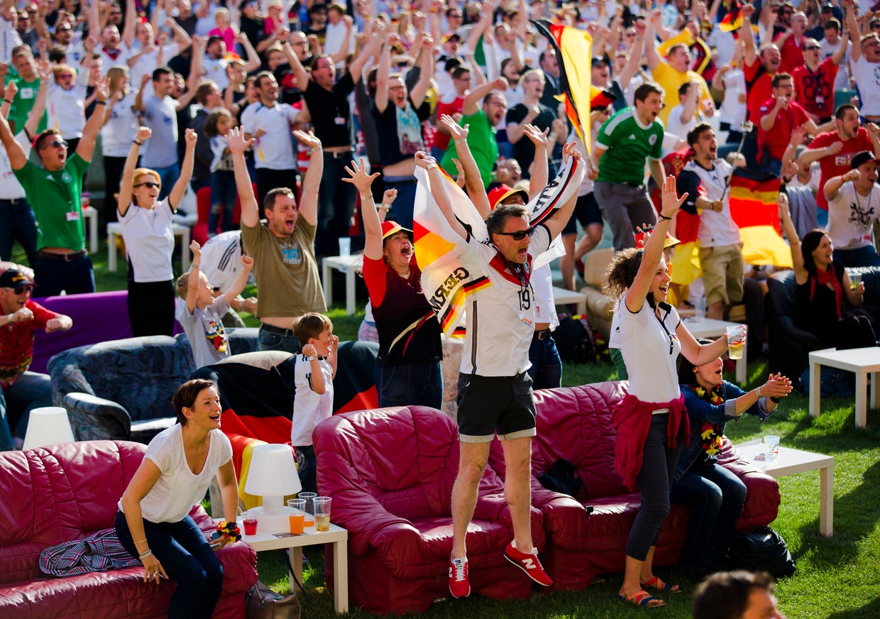 Fans worldwide watch World Cup