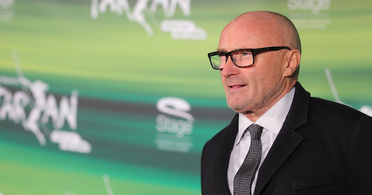 Phil Collins hands over Alamo collection to Texas - CBS News