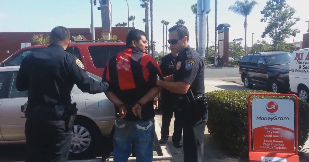 Mother and daughter saved from carjacking by strangers - CBS News