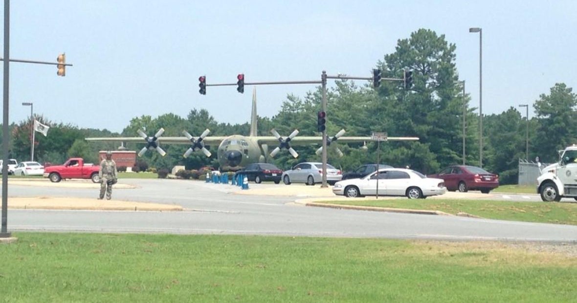 Lockdown lifted at Arkansas military base - CBS News