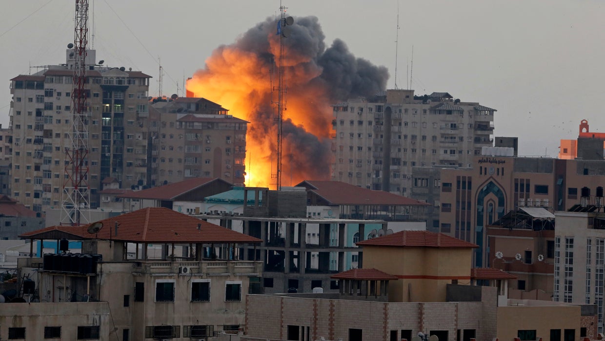 Israeli airstrike collapses Gaza apartment tower - CBS News