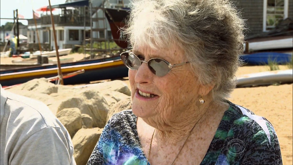 40 years later "Jaws" still alive on Martha's Vineyard - CBS News