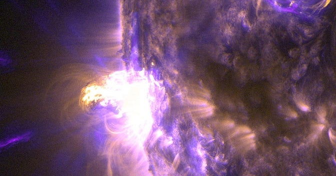 Solar flare eruption watched by NASA probes - CBS News