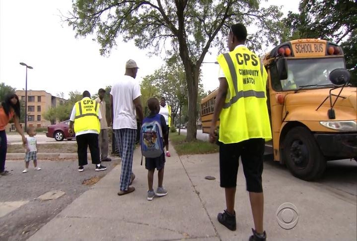 'Safe Passage' for students through Chicago's violent streets - CBS News