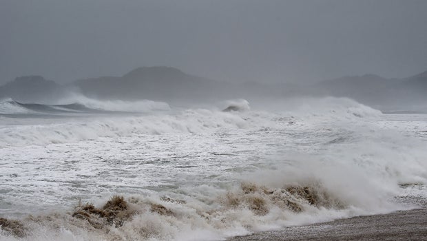 Hurricane Odile levels property, forces 30,000 to evacuate - CBS News