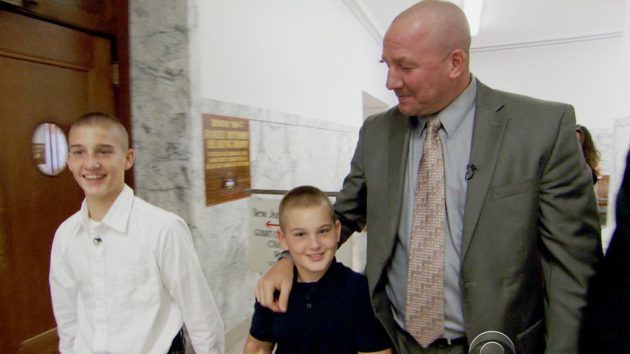 Bachelor detective takes on case of two Pittsburgh boys - CBS News