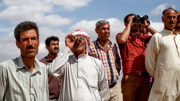 U.S. warplanes target ISIS with airstrikes in Syria near Turkey border ...