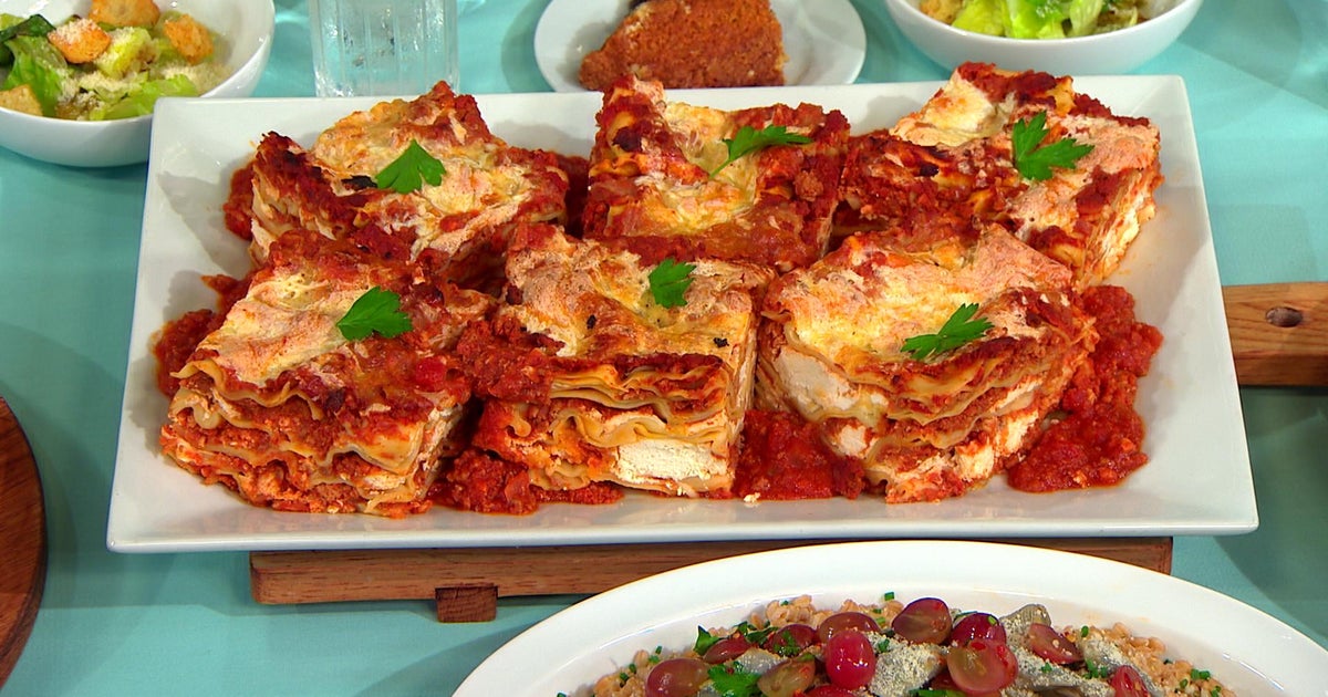 Harold Dieterle serves up Turducken Lasagna on THE Dish - CBS News