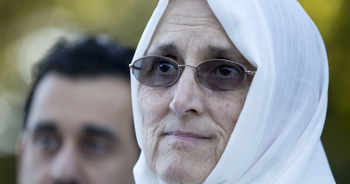 ISIS hostage's mom reaches out to militant leader on Twitter - CBS News